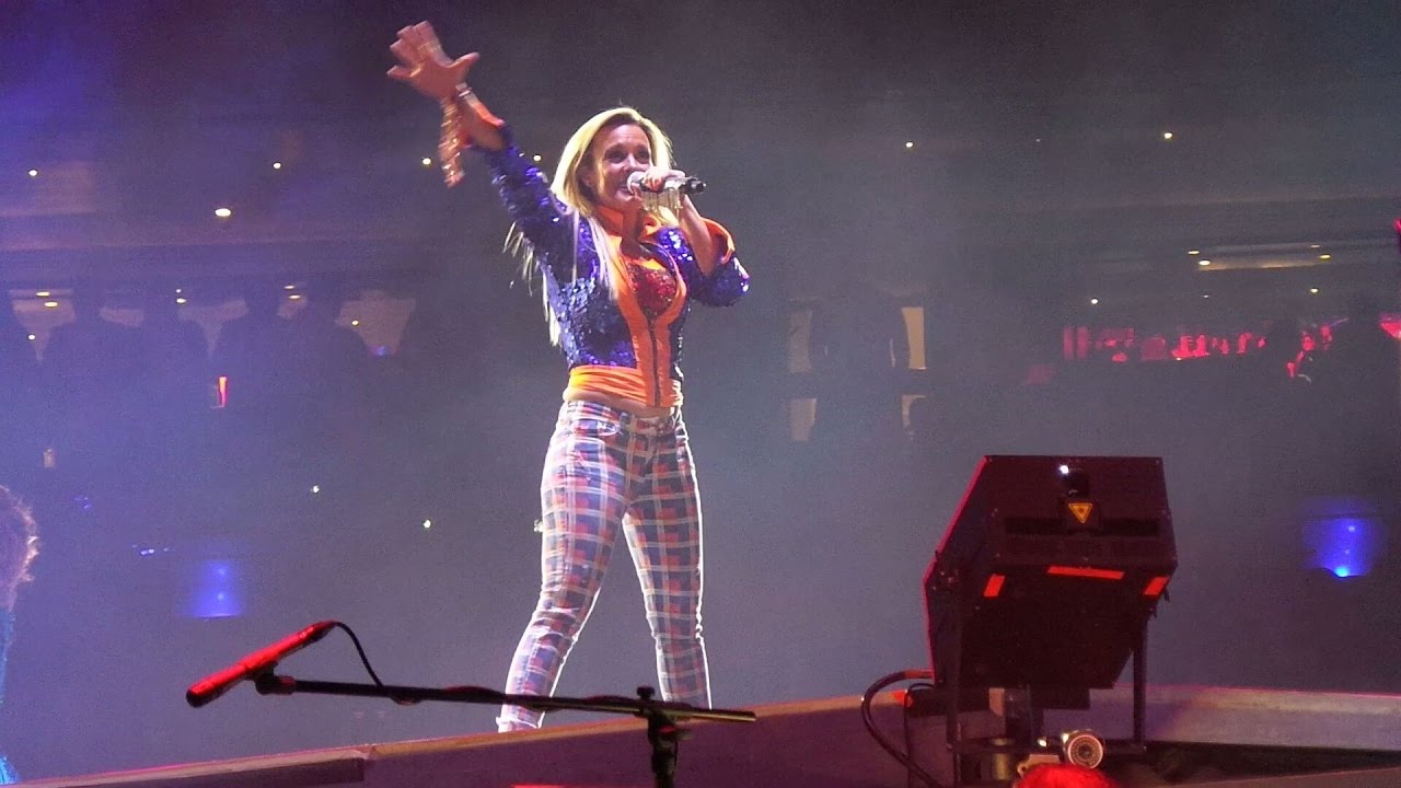 FEY / OV7 - Azucar Amargo/Enloqueceme - 90s Pop Tour (Marzo 31) - YouTube