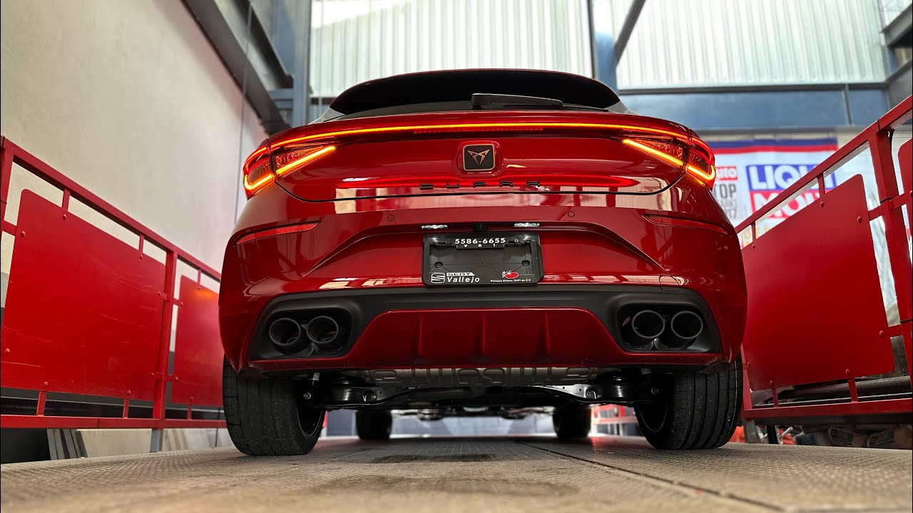NUEVO Cupra León 300 Hp en Rojo deseo y Negro Midnight 2023 - YouTube