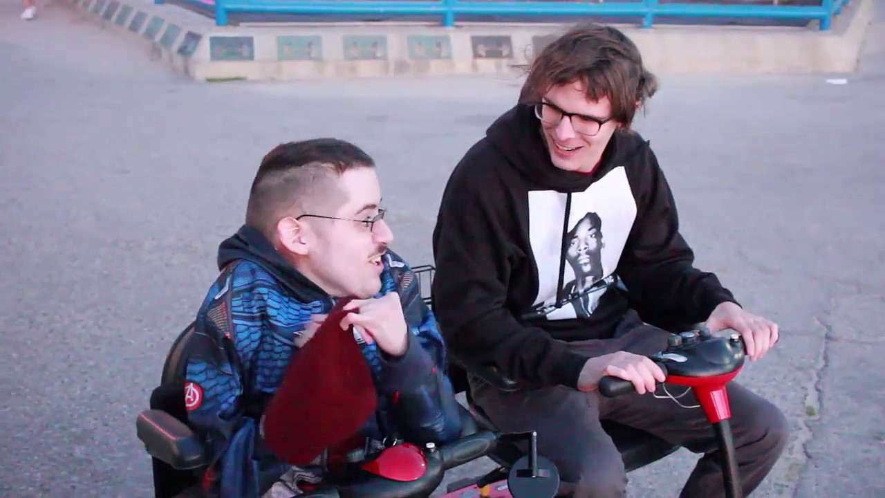 SCOOTER RACE WITH IDUBBBZ 🛵 - Ricky Berwick - YouTube