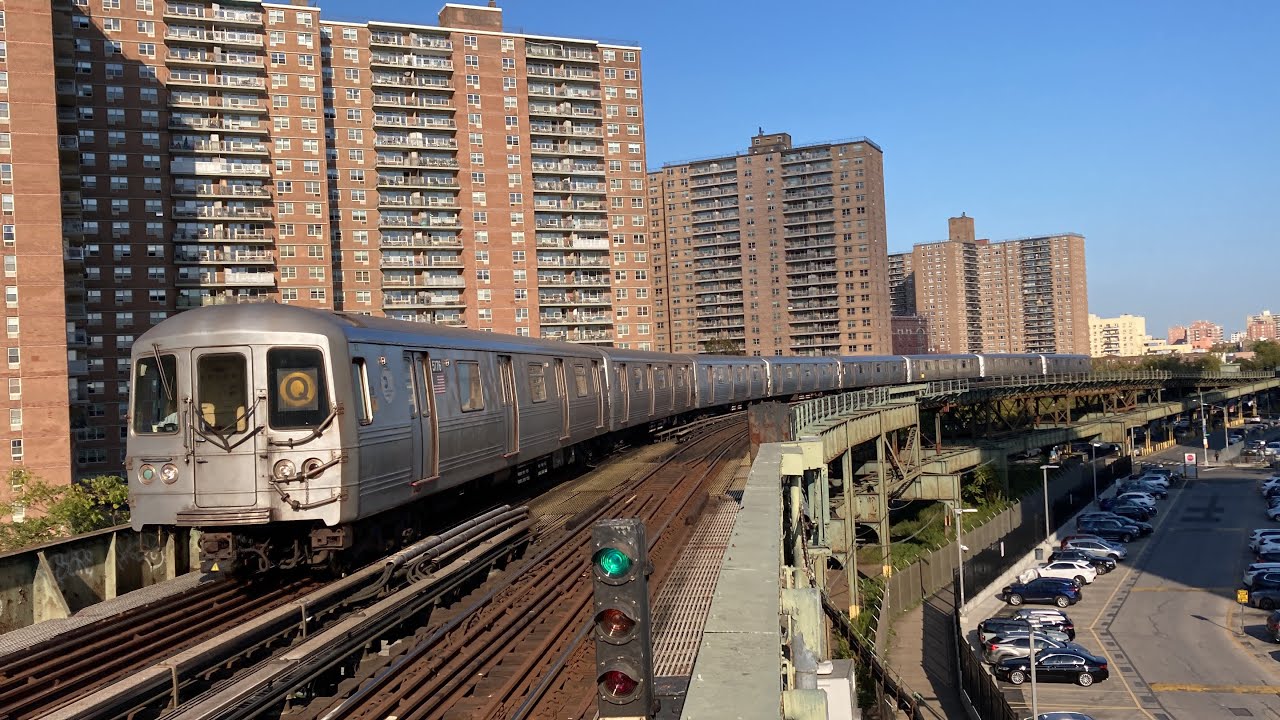 MTA R46 & R68A (Q) train’s @ West 8 Street New York Aquarium - YouTube