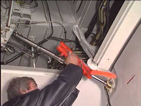 AIRCRAFT | A340 Centerline Landing Gear Doors Ground Operation - YouTube