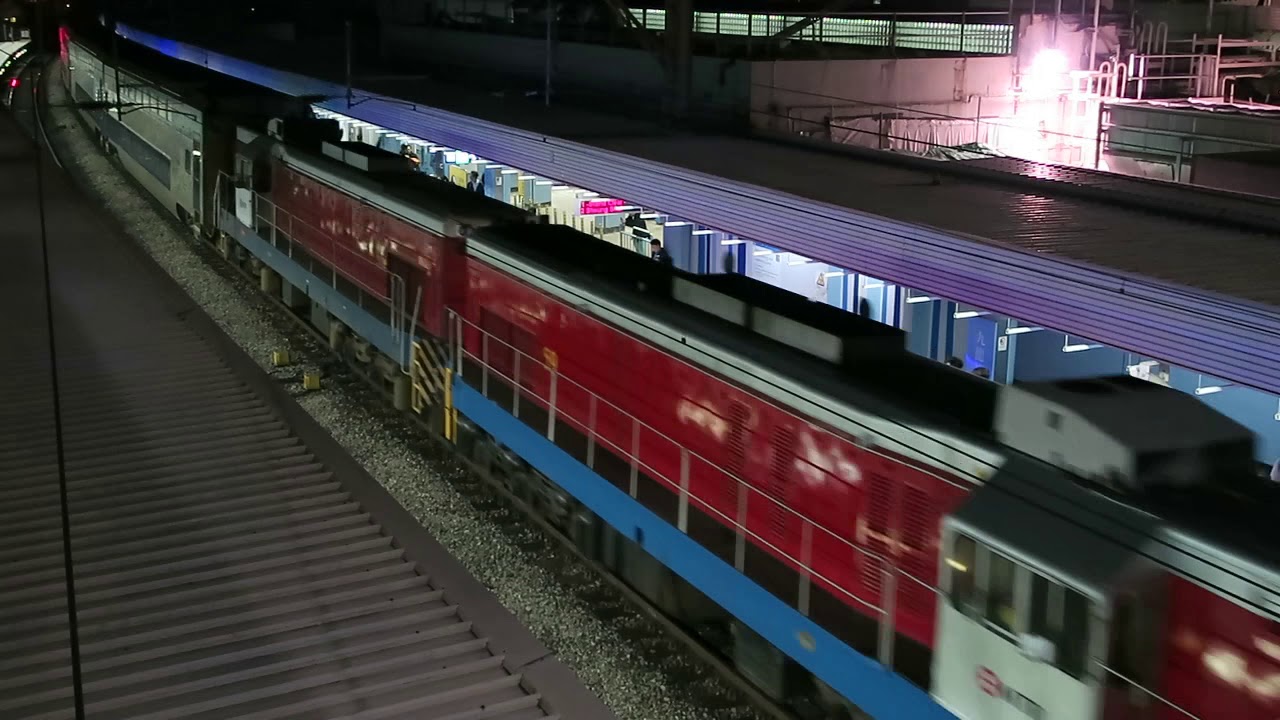 MTR G16 Locomotive + MTR G16 Locomotive + Ktt coach + Ktt Locomotive ...