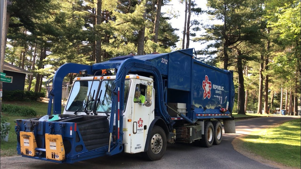 Kann Co. Collector Garbage truck in the Northwoods - YouTube
