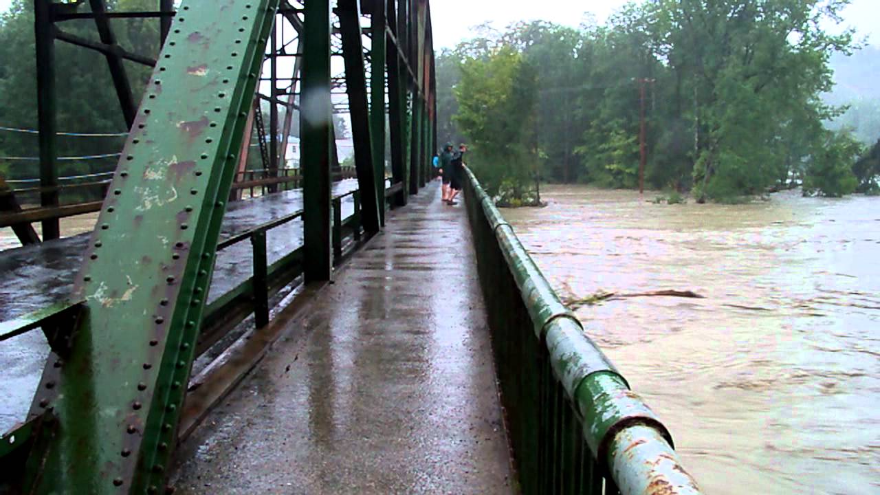 Hurricane Irene's Flooding of the White River in Vermont - YouTube
