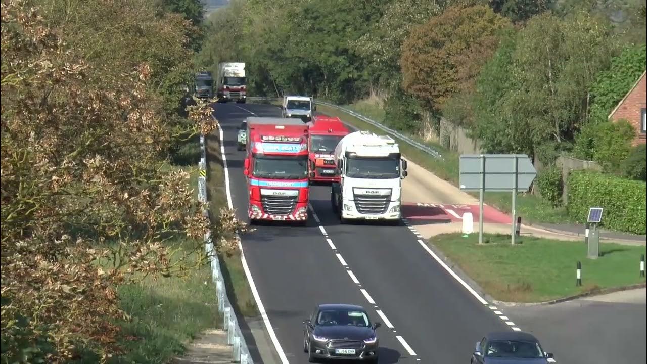 DAF LF & XF & SCANIA A1(M) motorway race, VOLVO FH, MAN, Mercedes-Benz bus #truckspotting #tomir ...