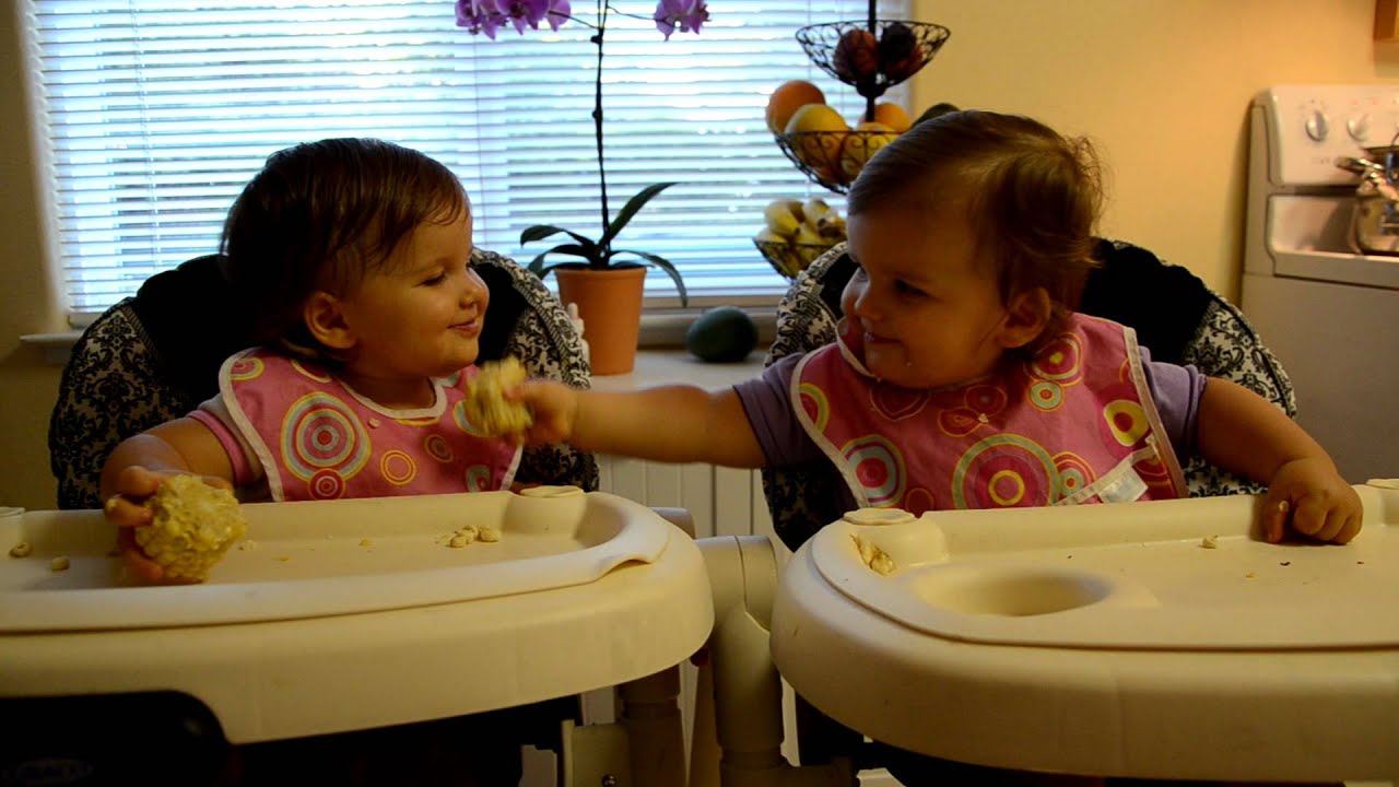 Identical Twins First Time Eating Corn on the Cob, One Sister Shares ...
