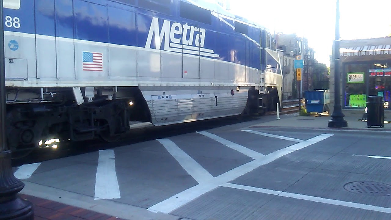 Metra F59PHI 88 (Ex Amtrak Cascades/Surfliner 465) departs Elgin ...