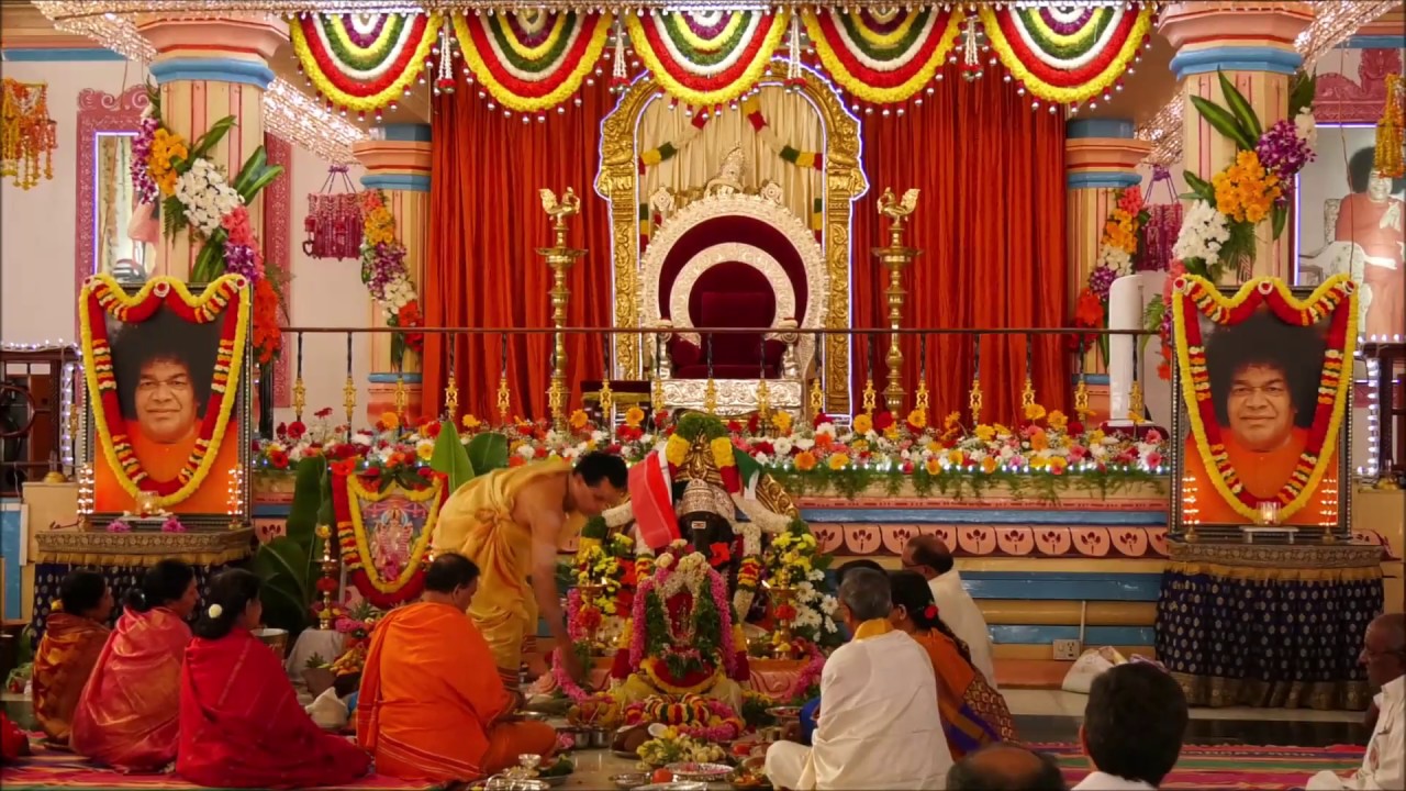 Guru Deva Guru Govinda | Sai Bhajans at Brindavan - YouTube