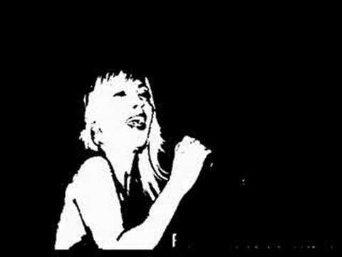 Hande Yener Tükeneceğiz