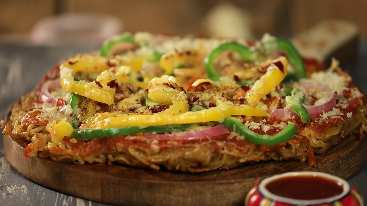 Maggi Pizza Recipe | How To Make Cheese Maggi Pizza | Easy Veg Pizza ...