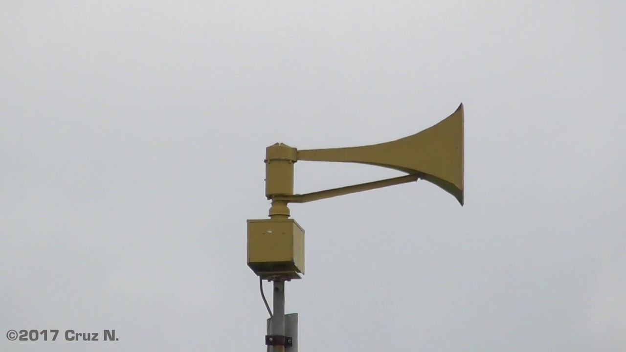 Federal Signal Thunderbolt 1000BT Storm Siren Test - Marionville, MO ...