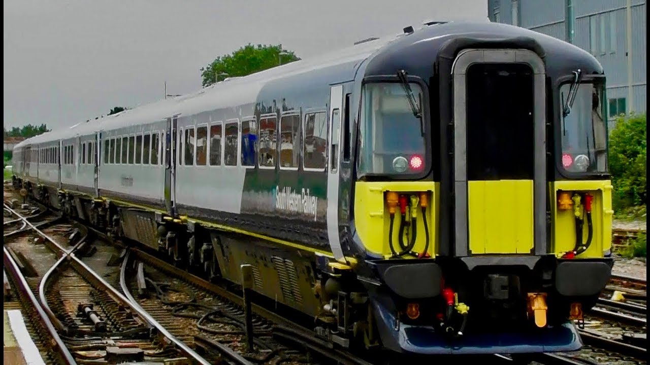 SWR Class 442s - 442420 + 442410 On The Middle Line Passing Eastleigh ...