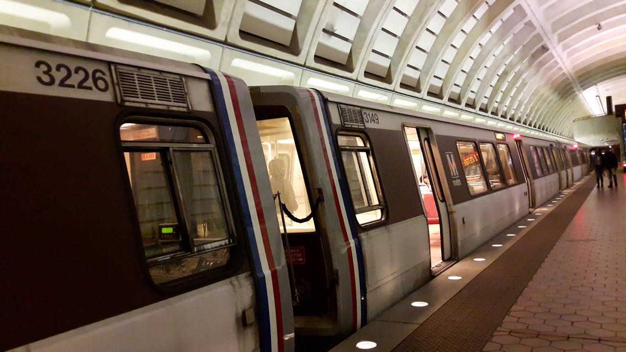 WMATA Green Line: Breda 3000 Series #3226 & #3149 arriving at & leaving ...