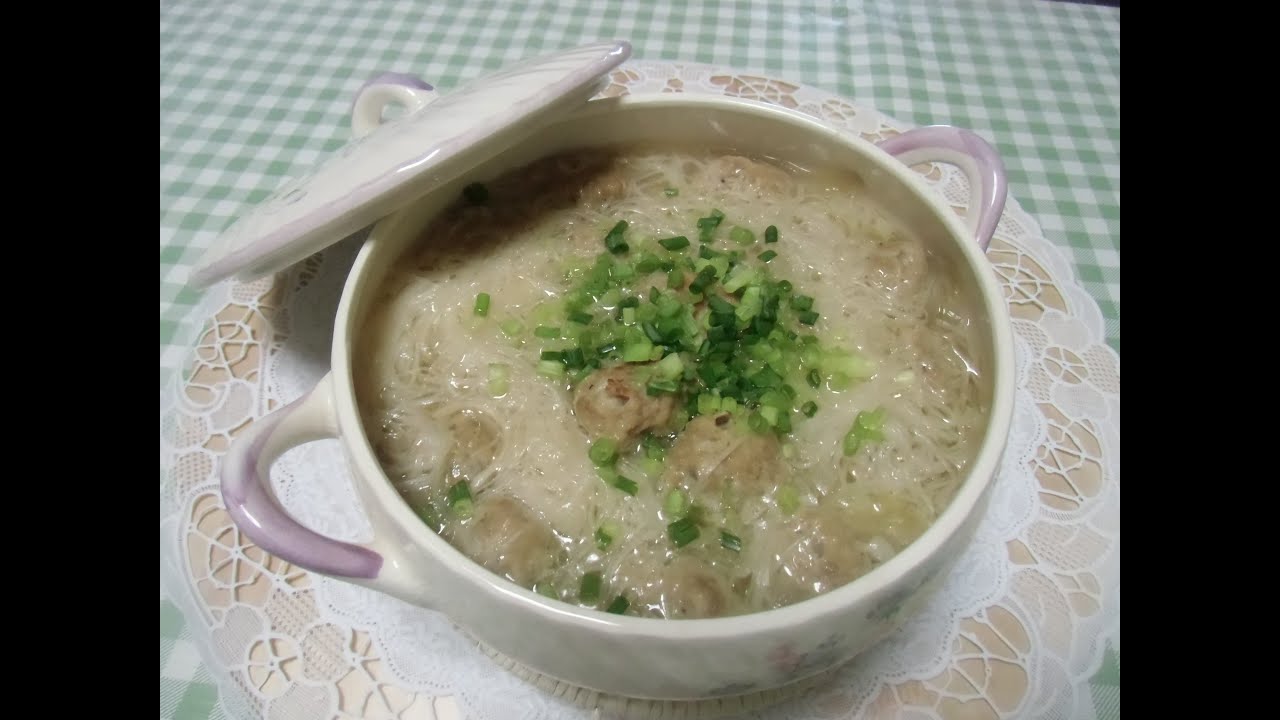 "Almondigas" (meatballs soup) - YouTube