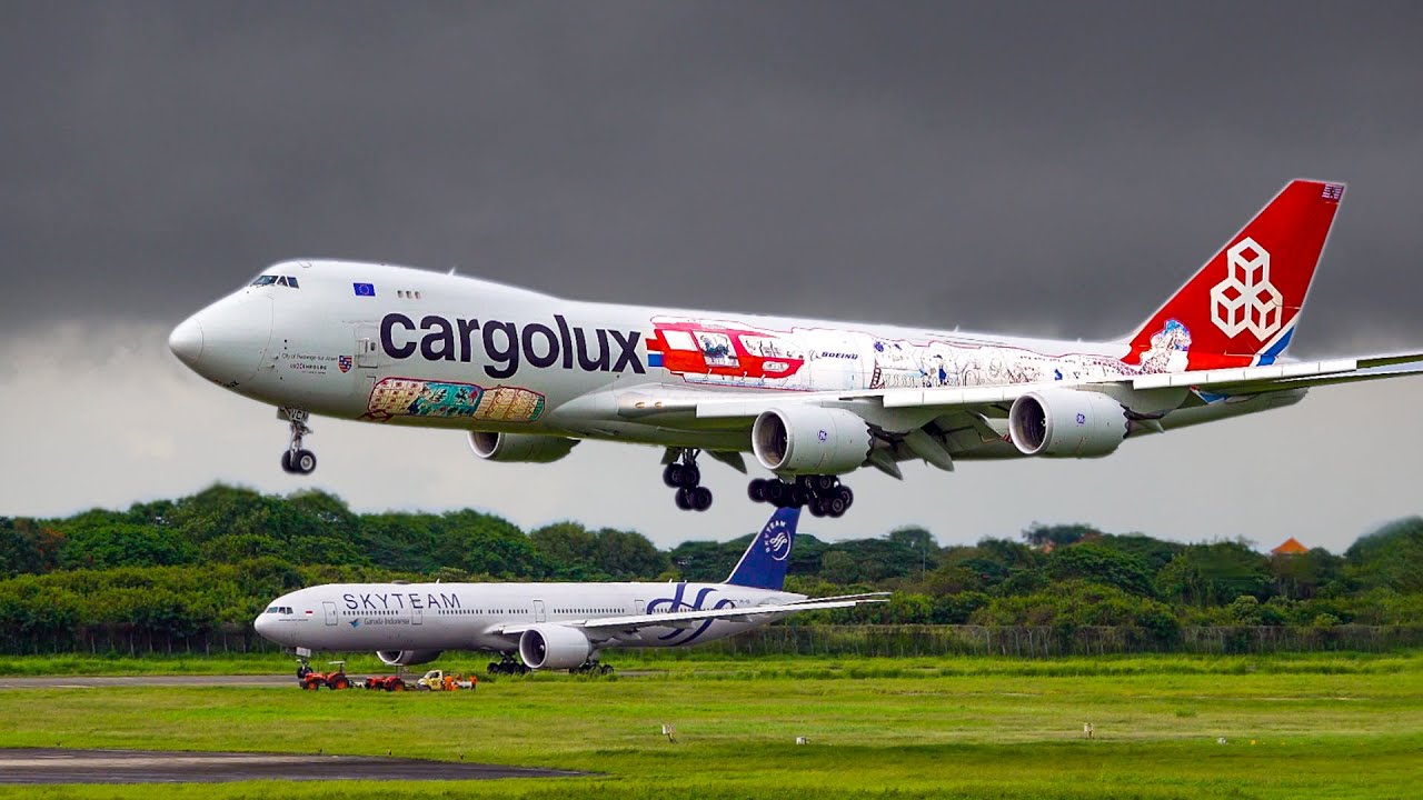 Spectacular Heavy Plane Landing and Takeoff In Bad Weather - Jakarta ...