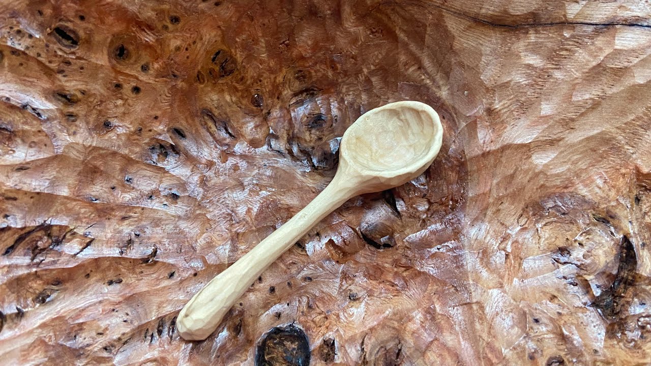 One minute spoon whittle in box wood - YouTube