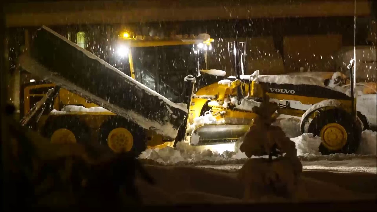 Kitimat, BC - snow storm & street clearing 18 November 2017 - YouTube