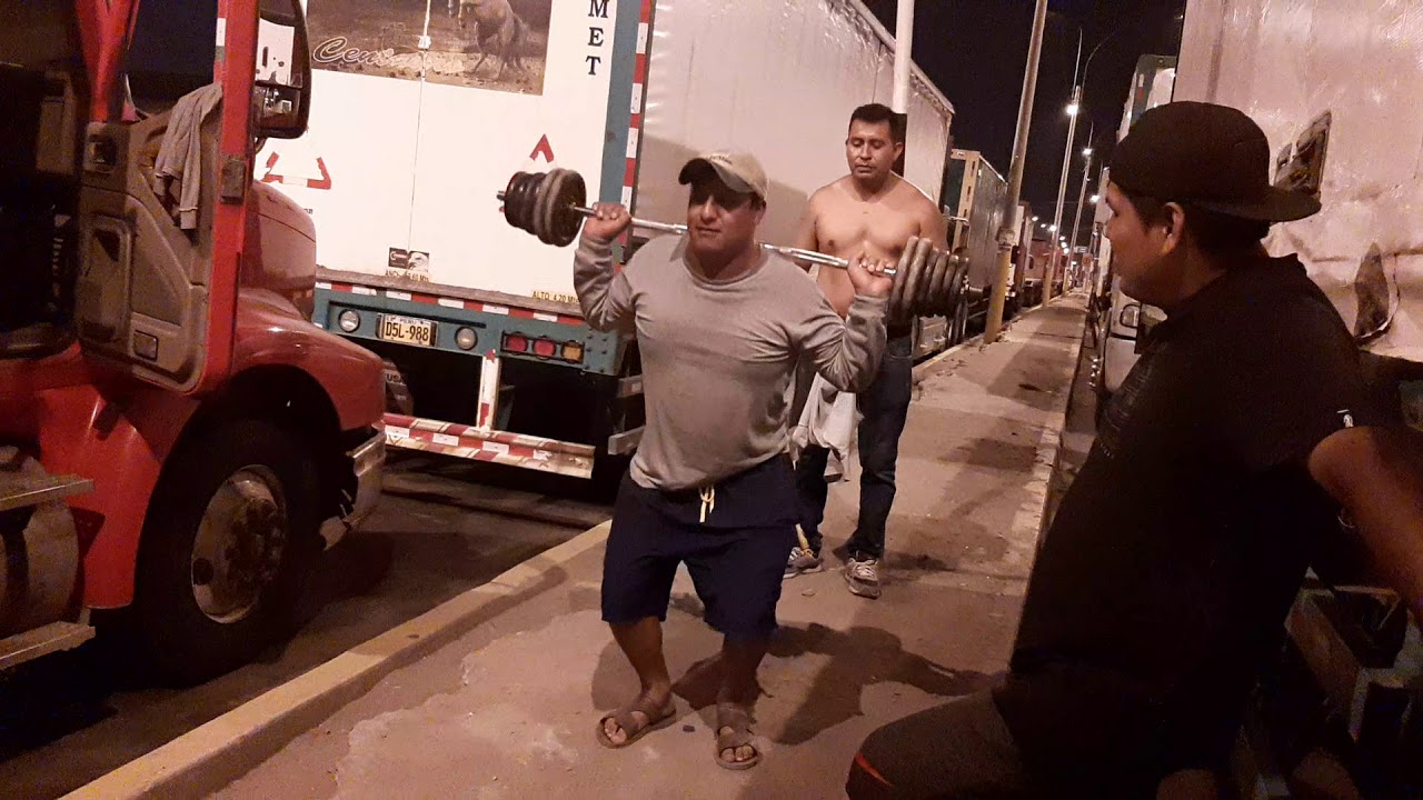 Los camioneros de CENTAURO botando el alcohol y la droga. - YouTube