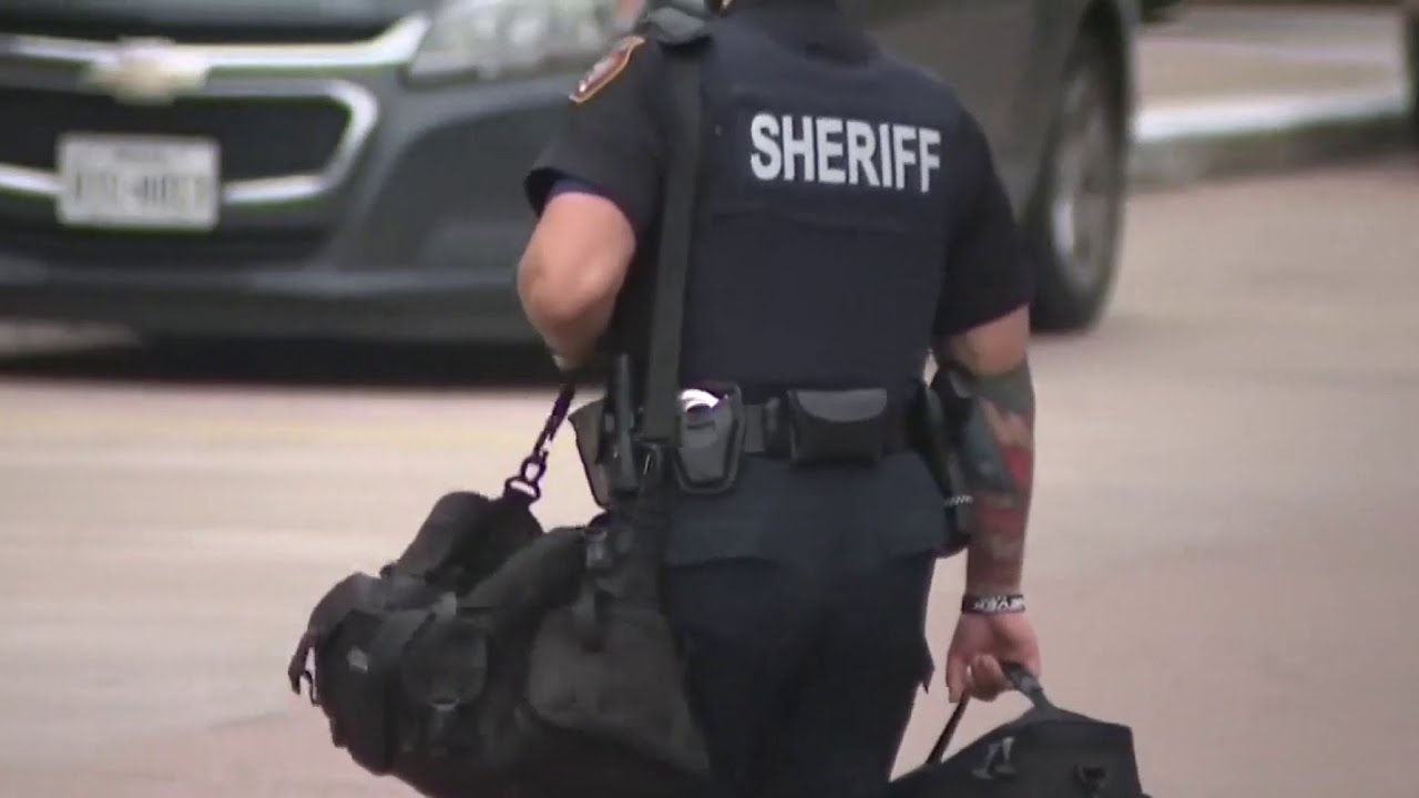 Harris County Constables Demand Pay Equity for Deputy Salaries - YouTube