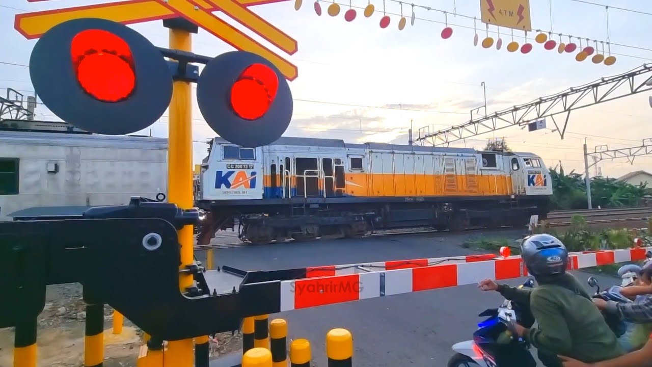 4 Jenis Palang Pintu Perlintasan Kereta Api | LEN | WANTECH | SIEMENS ...