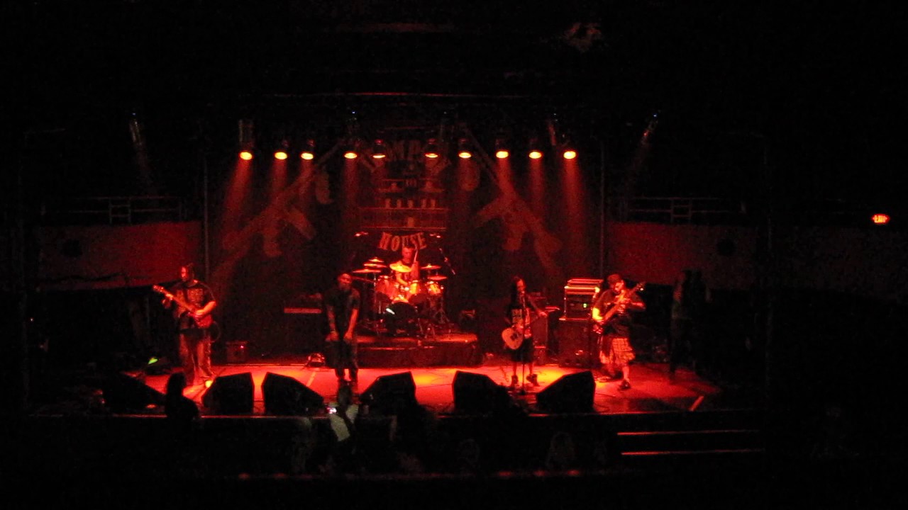 Boxhead Monkey- Useless Live @ The Thompson House - YouTube