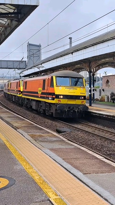 QUAD Class 90s Passing Penrith #class90 #train #trainspotting - YouTube
