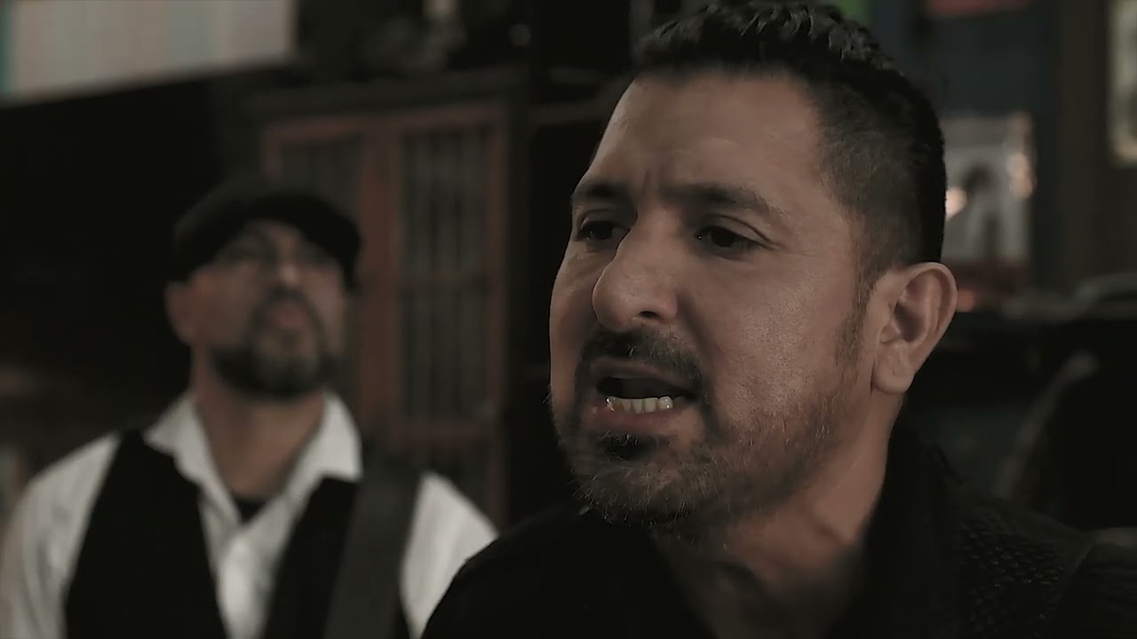 SEGUNDO ROUND - DOS GATOS EN EL TEJADO (Video Oficial) - YouTube