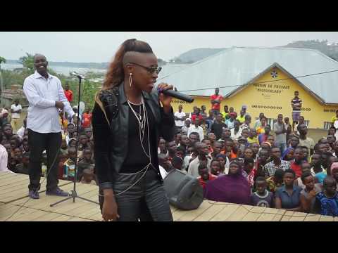 Son Excellence Pierre Nkurunziza chante avec Natacha Uburundi Bwacu