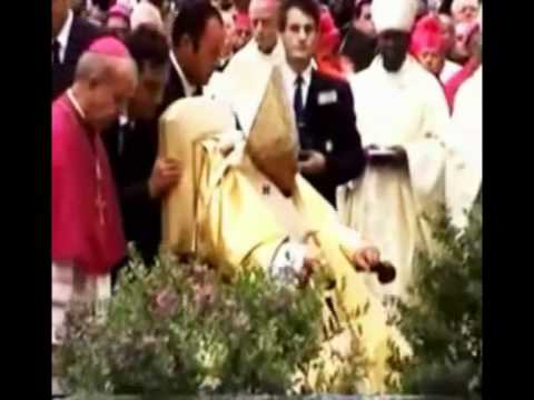 Taking Blessings of POPE Jaun Paul II -- Vatican City -- 05.10.2003 ...