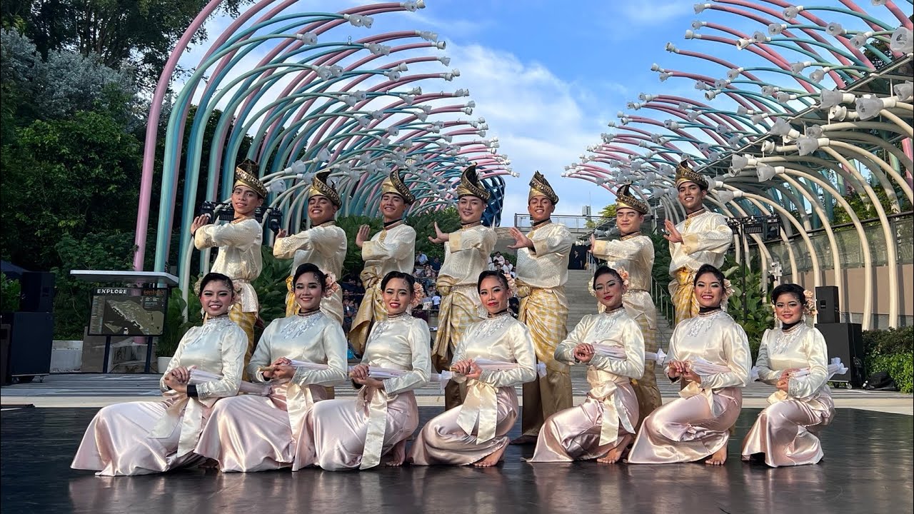 TARI INTAN PAYUNG - ATRIKA DANCE COMPANY - SENSES 2024 - YouTube