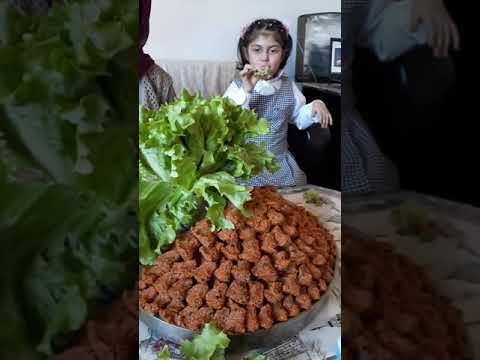 Çiğ köftemiz kırmızı