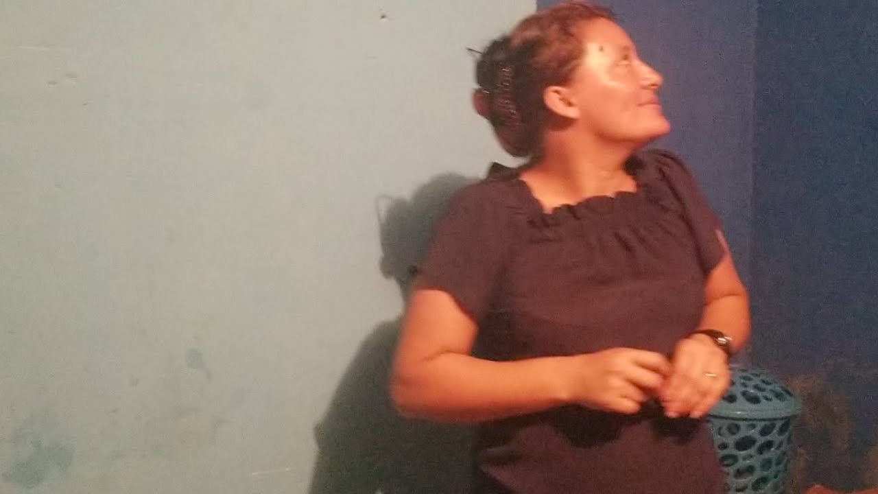 De Vicita Donde La Muñeca Y Julio Voltio - YouTube