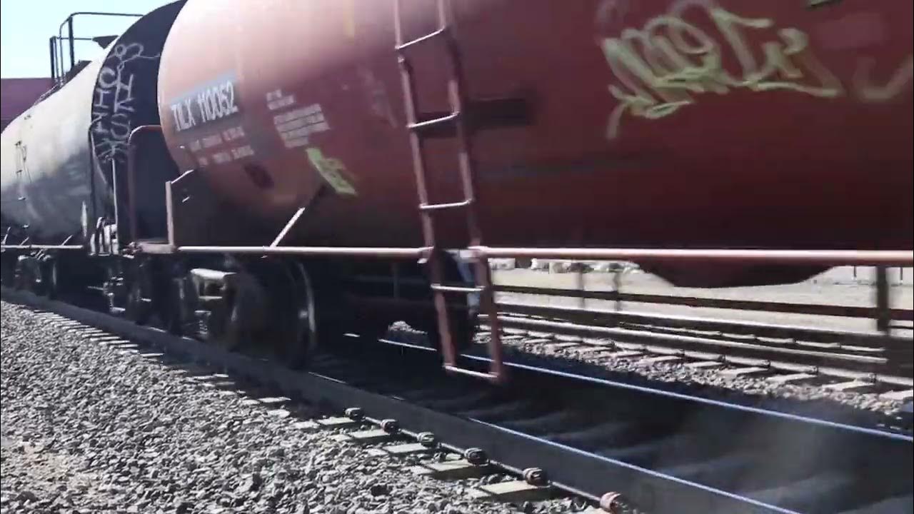 Tehachapi を通過するBNSF - YouTube