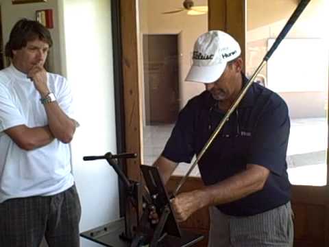 Stan Utley bends a wedge in the golf shop - YouTube