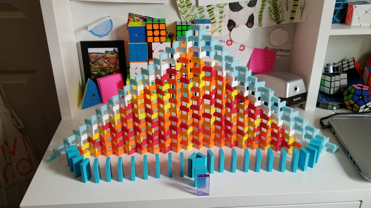 Bulk Dominoes Mini 2D Pyramid Record Attempt (351 Dominoes) - YouTube