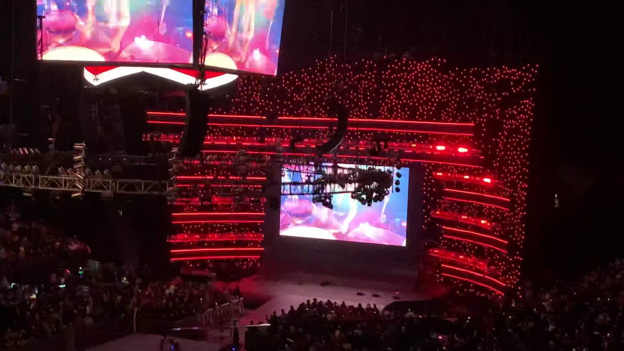 Wwe raw 3/2/20 opening pyro - YouTube