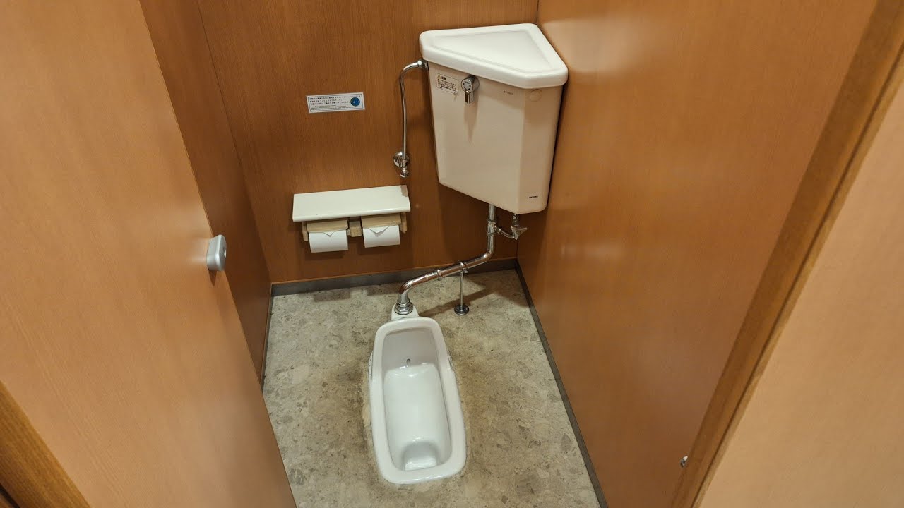 2005 Toto C137V Squat Toilet (2005 TOTO C137V スクワットトイレ) - YouTube