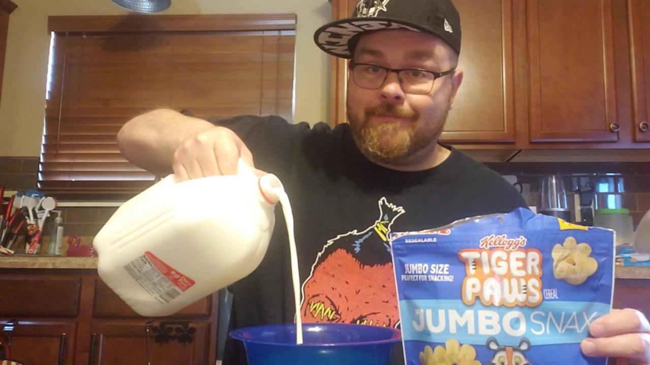 P tries new TIGER PAWS JUMBO SNAX Kellogg's frosted flakes #foodreviews ...