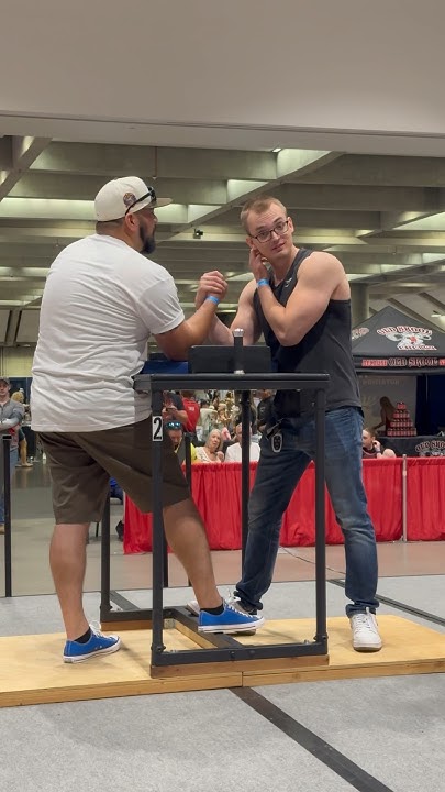 Arm Wrestling Warmup #ArmWrestling #EVOExpo2024 #Sacramento - YouTube
