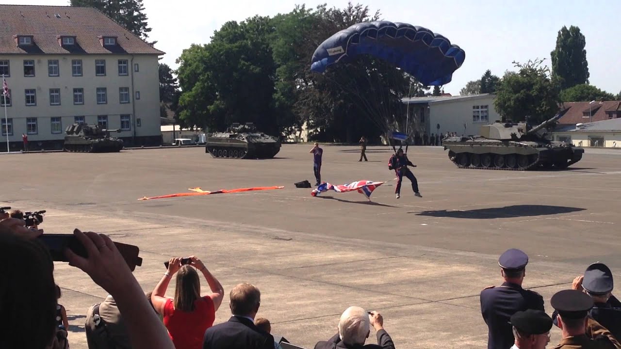 1 (UK) Armoured Division Re designation Parade to 1 (UK) Division ...