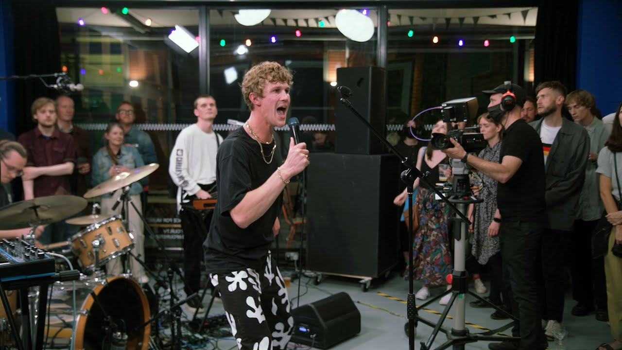 W.H. Lung (Live from Low Four Studio) - YouTube