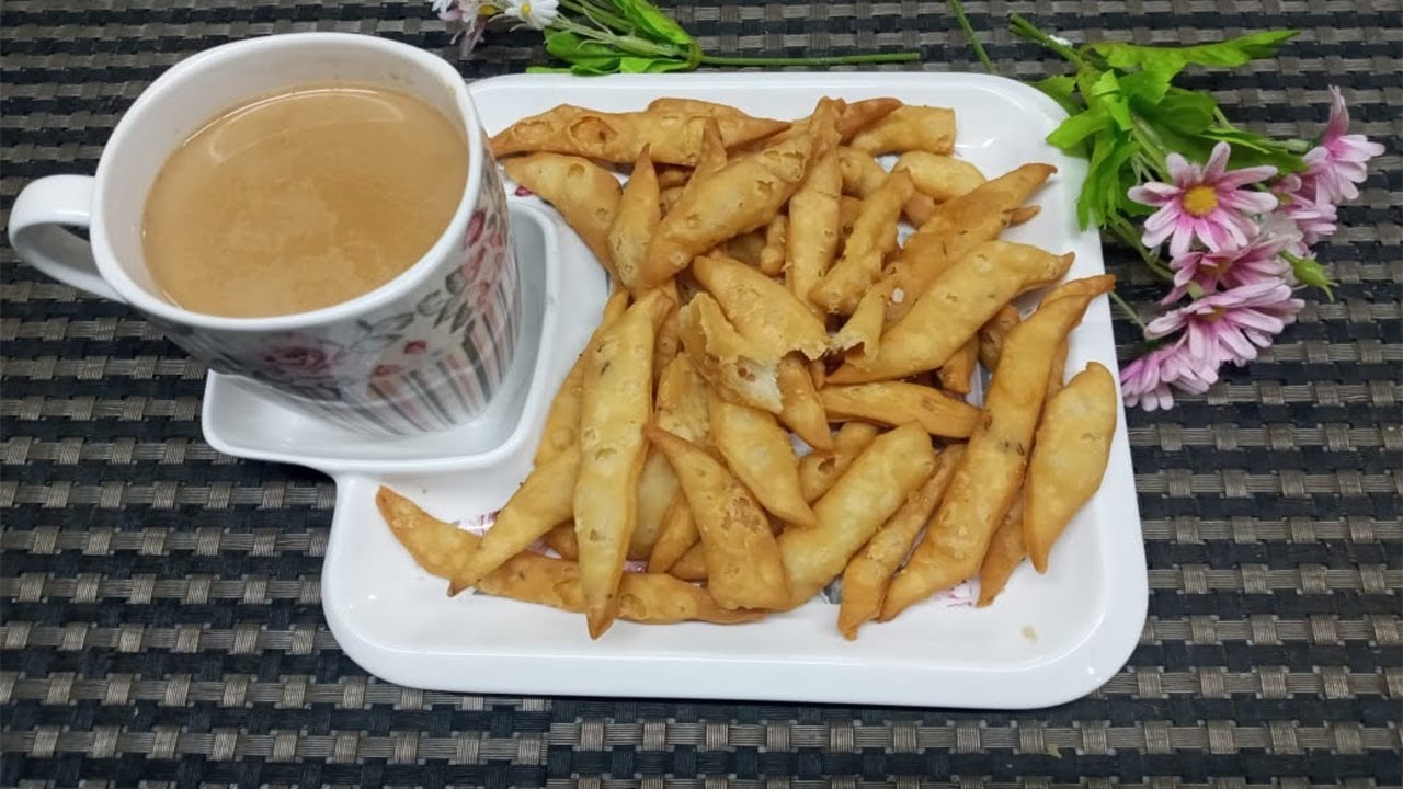 Namak Pare Recipe - Gur/Shakar wali chai - Crispy Namak Parey Recipe ...