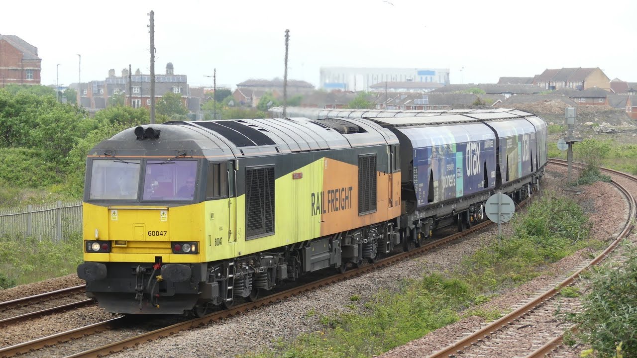 Trains at Hartlepool | Network Rail Class 153 + Tampers | 60047 & 60076 ...