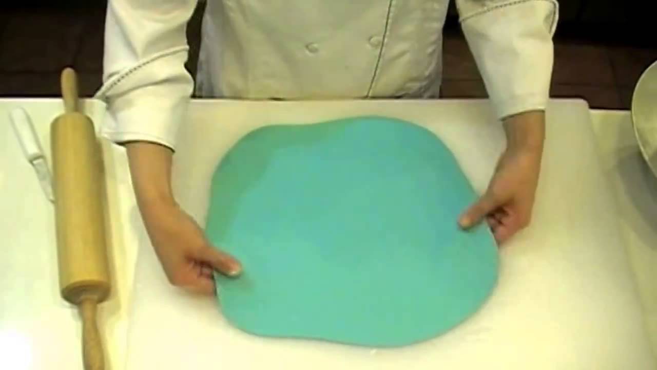 How to put Fondant onto your Cake Peridot Sweets - YouTube