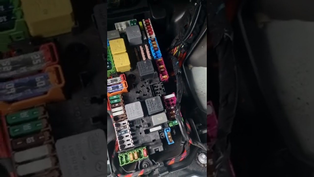 MERCEDES SPRINTER 2018 TO 2023 FUSE AND RELAY BOX LOCATION - YouTube