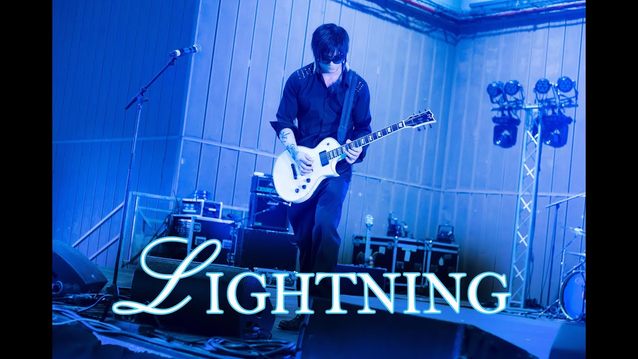 LIGHTNING [CONCERT AU GEEKALI] - YouTube