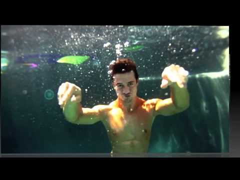 SUPER BUFF GUY UNDERWATER - YouTube