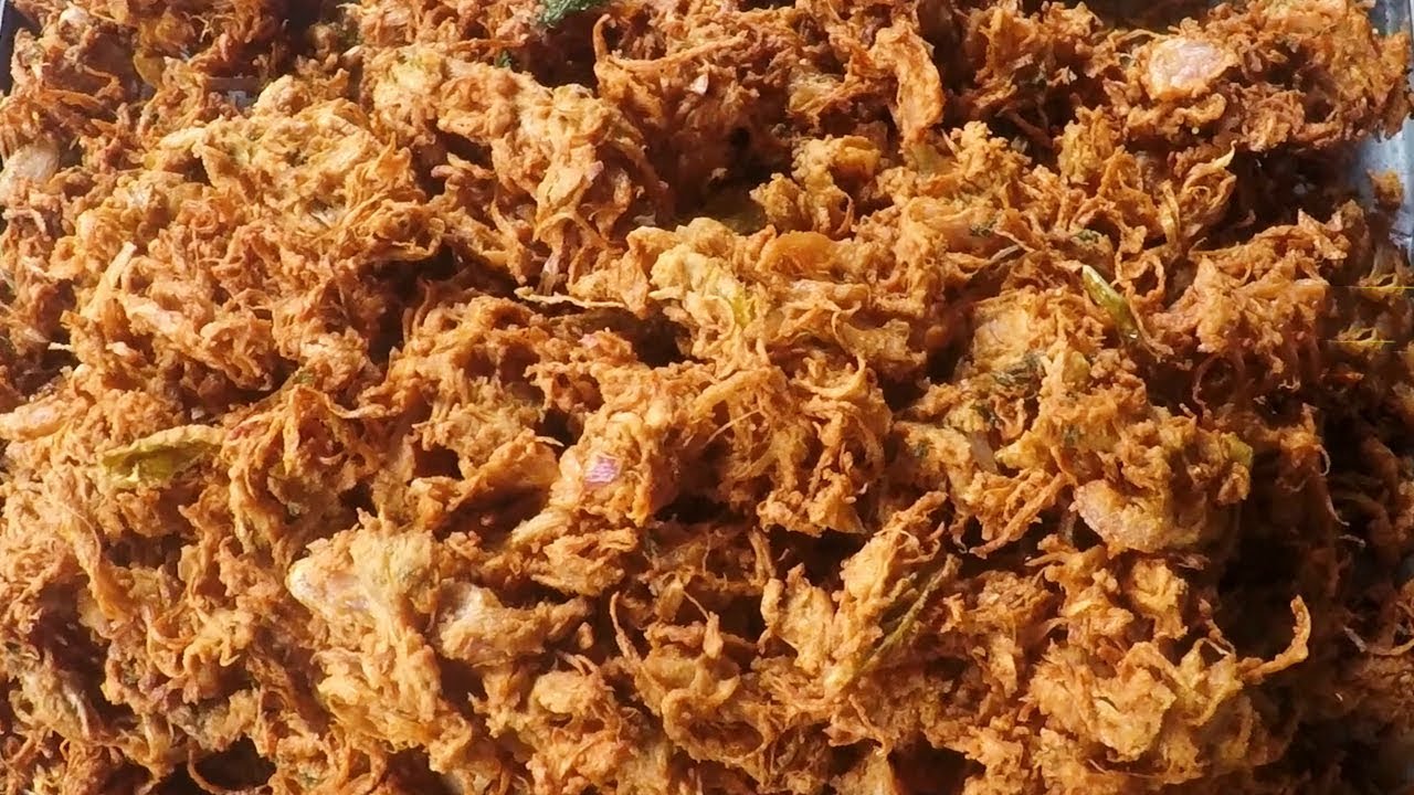 Yummy And Tasty Onion Pakodi - Popular Street Food | Onion Bajji Recipe ...