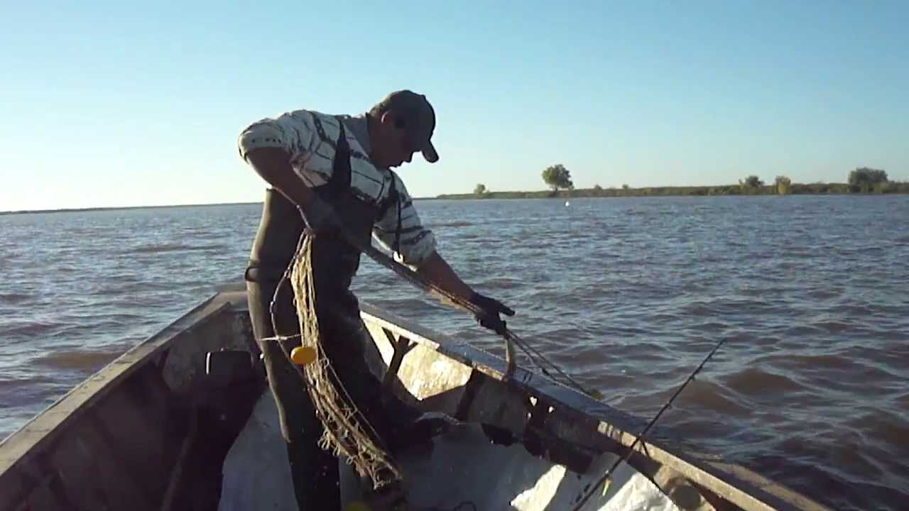 levantando las rastras con redes de pescas - YouTube