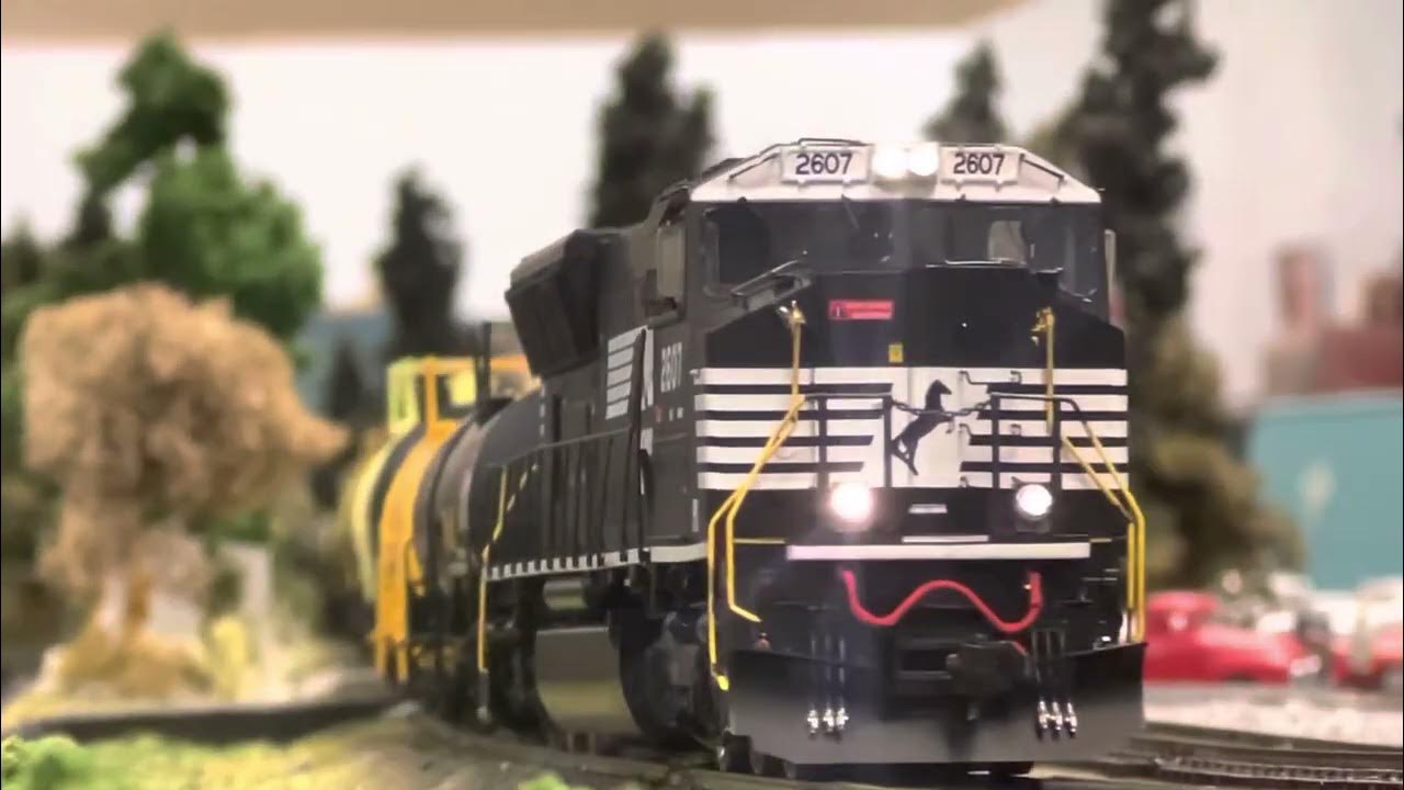 NS P29 Solid Sulfur Tank Train Heads SB W/NS 2607 SD70M Flared Solo For power - YouTube